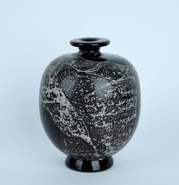 Olivier Mallemouche | Vase ovoïdale à col resserré en verre teinté noir ...