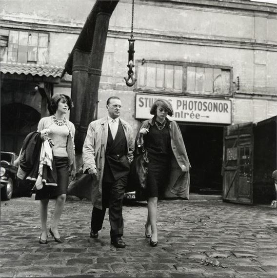 Claude Azoulay | Catherine Deneuve et Françoise Dorléac quittant les ...