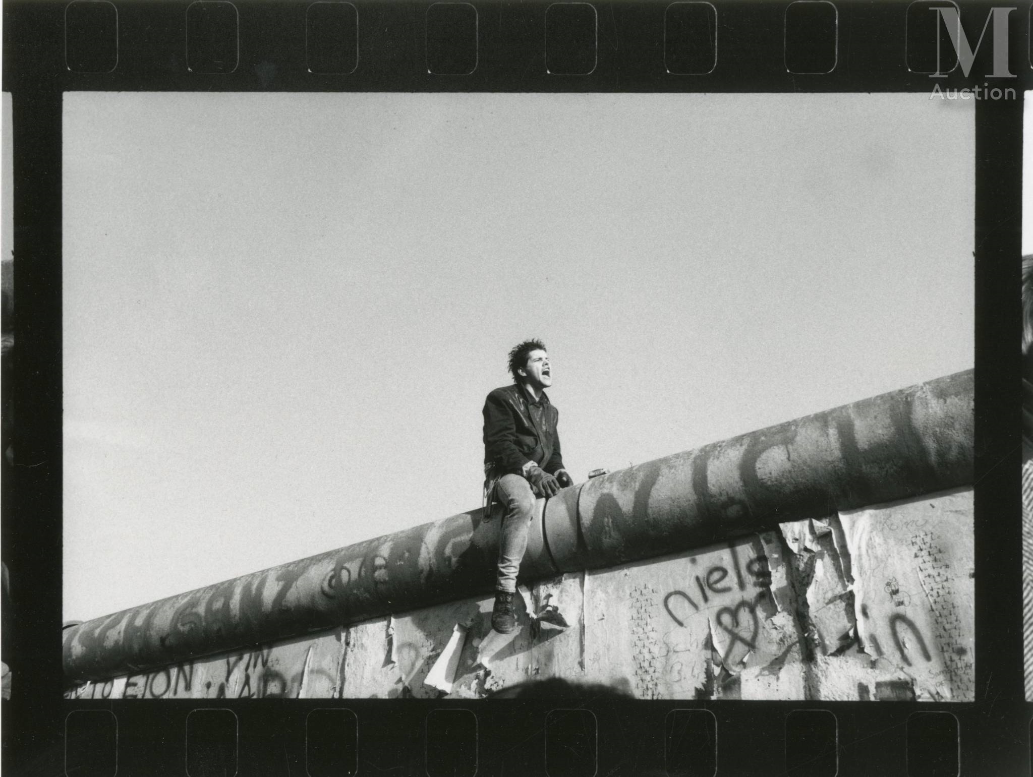 Raymond Depardon | La chute du mur de Berlin (1989) | MutualArt