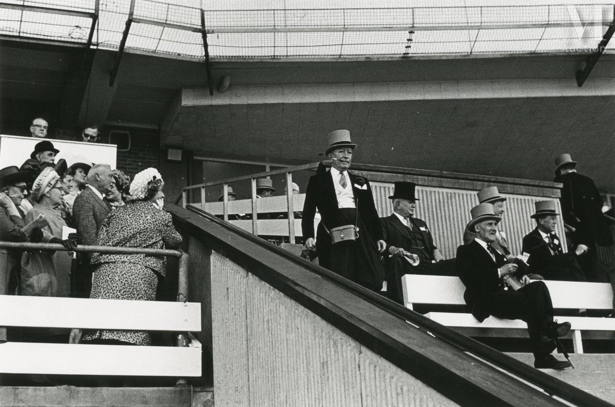 David Hurn | Scène aux Courses | MutualArt