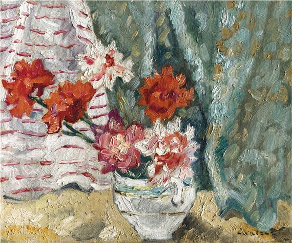 Louis Valtat | Bouquet devant une tenture verte (Circa 1938) | MutualArt