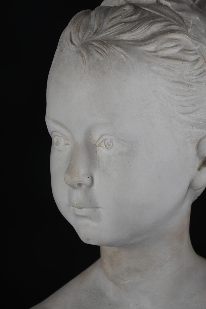 Jean-Antoine Houdon | Buste de fillette Louise Brogniart | MutualArt