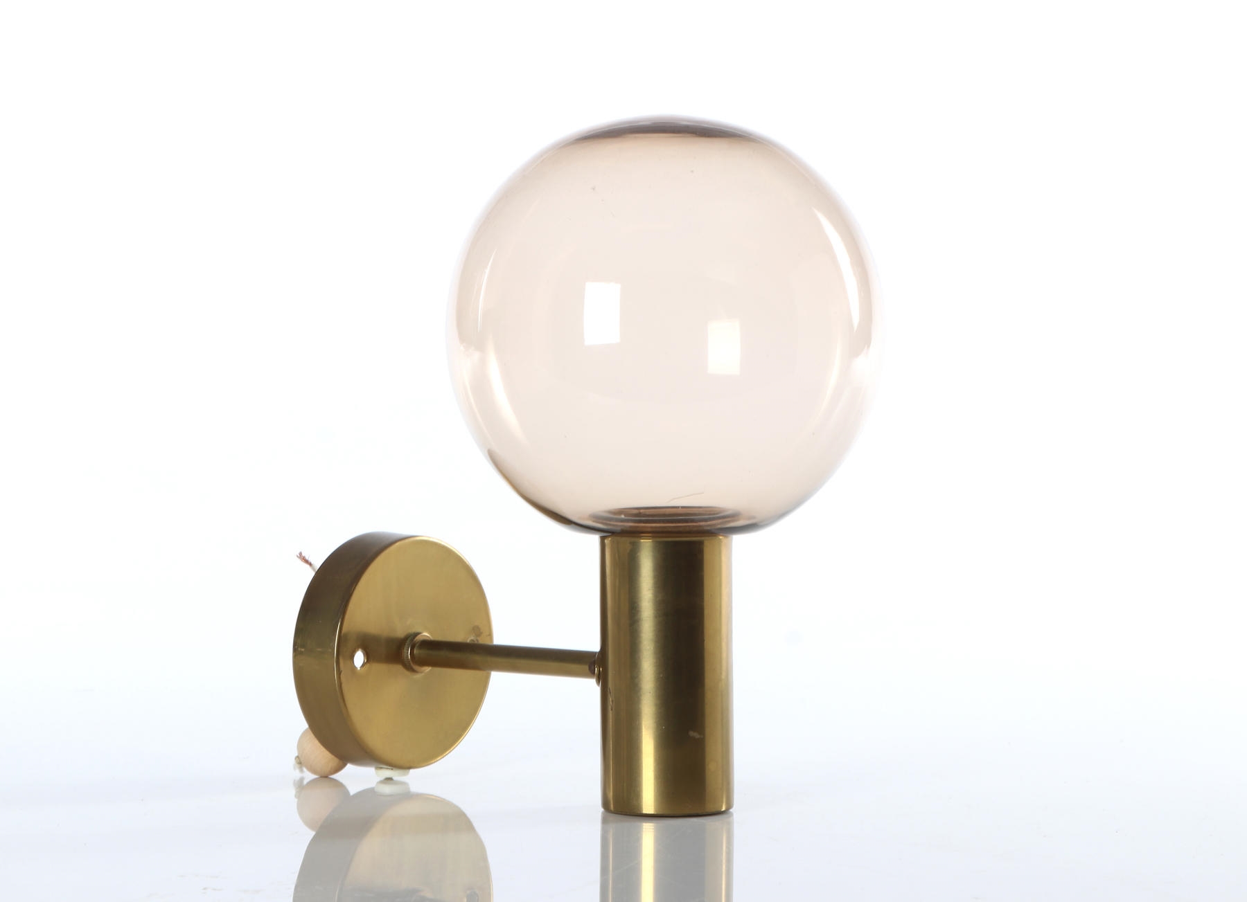 Hans-Agne Jakobsson | VÄGGLAMPA (1900) | MutualArt