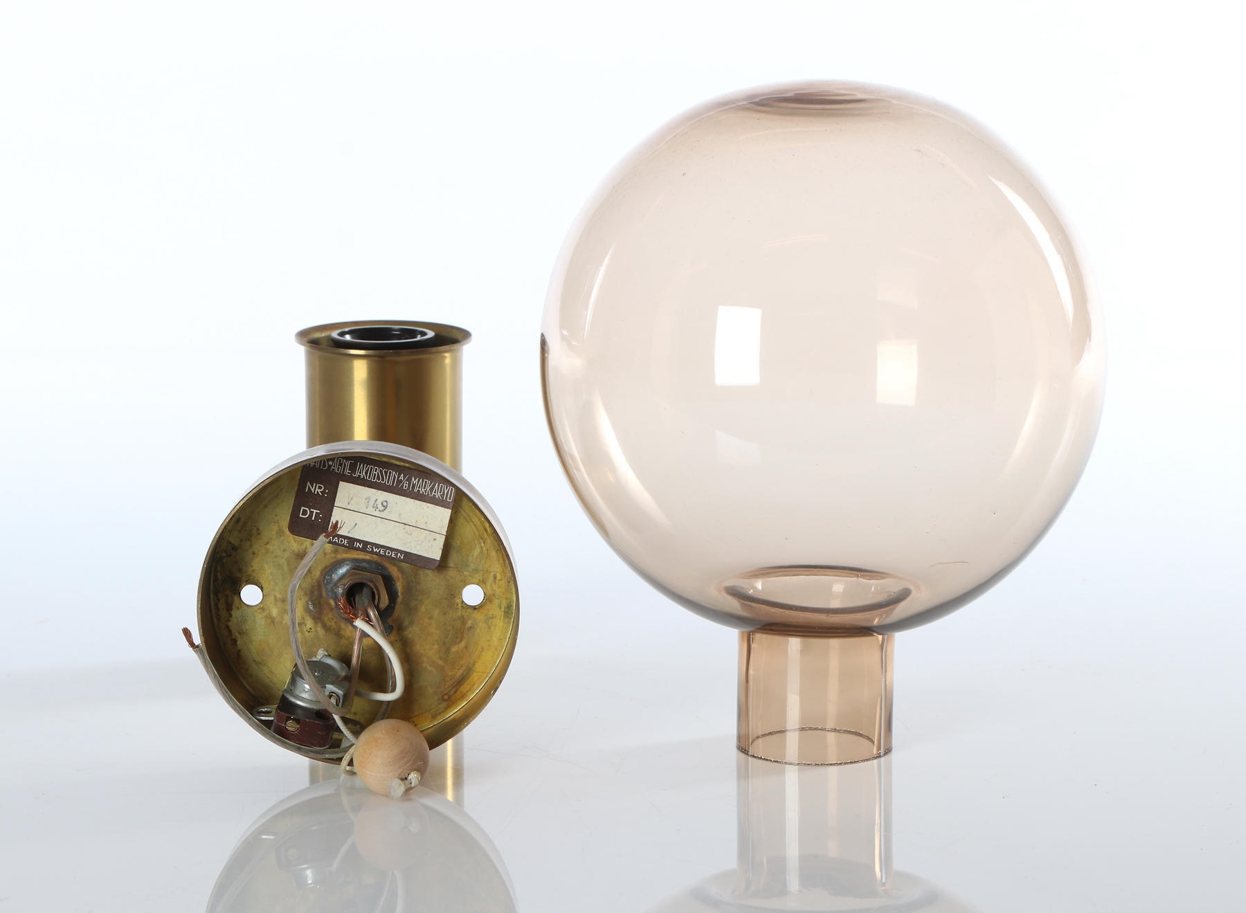 Hans-Agne Jakobsson | VÄGGLAMPA (1900) | MutualArt