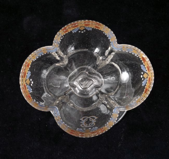 Murano | Polychrome glass bowl in the shape of a clover | MutualArt