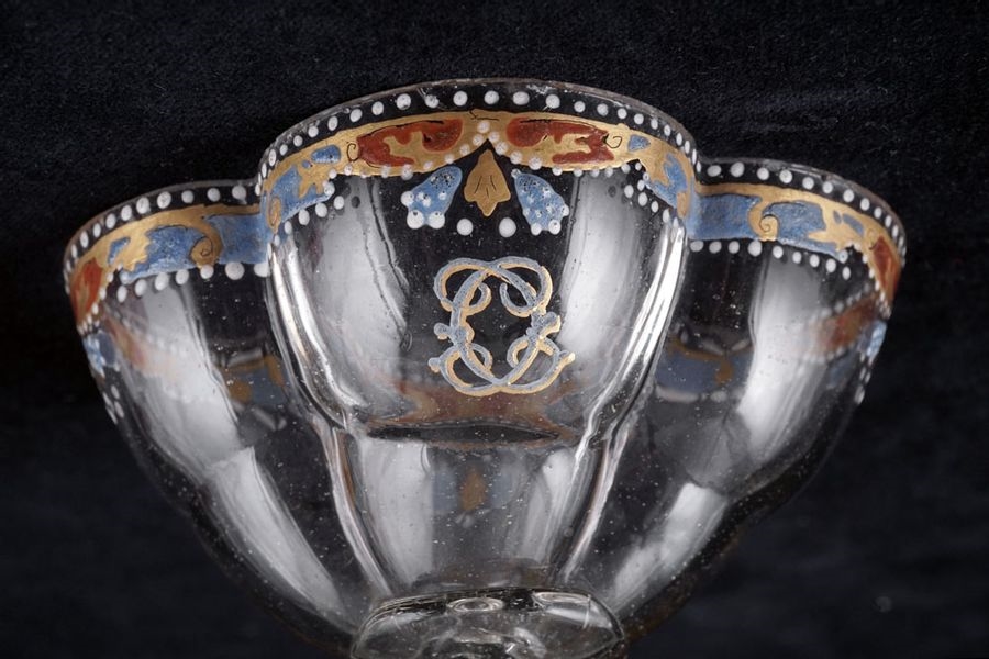 Murano | Polychrome glass bowl in the shape of a clover | MutualArt