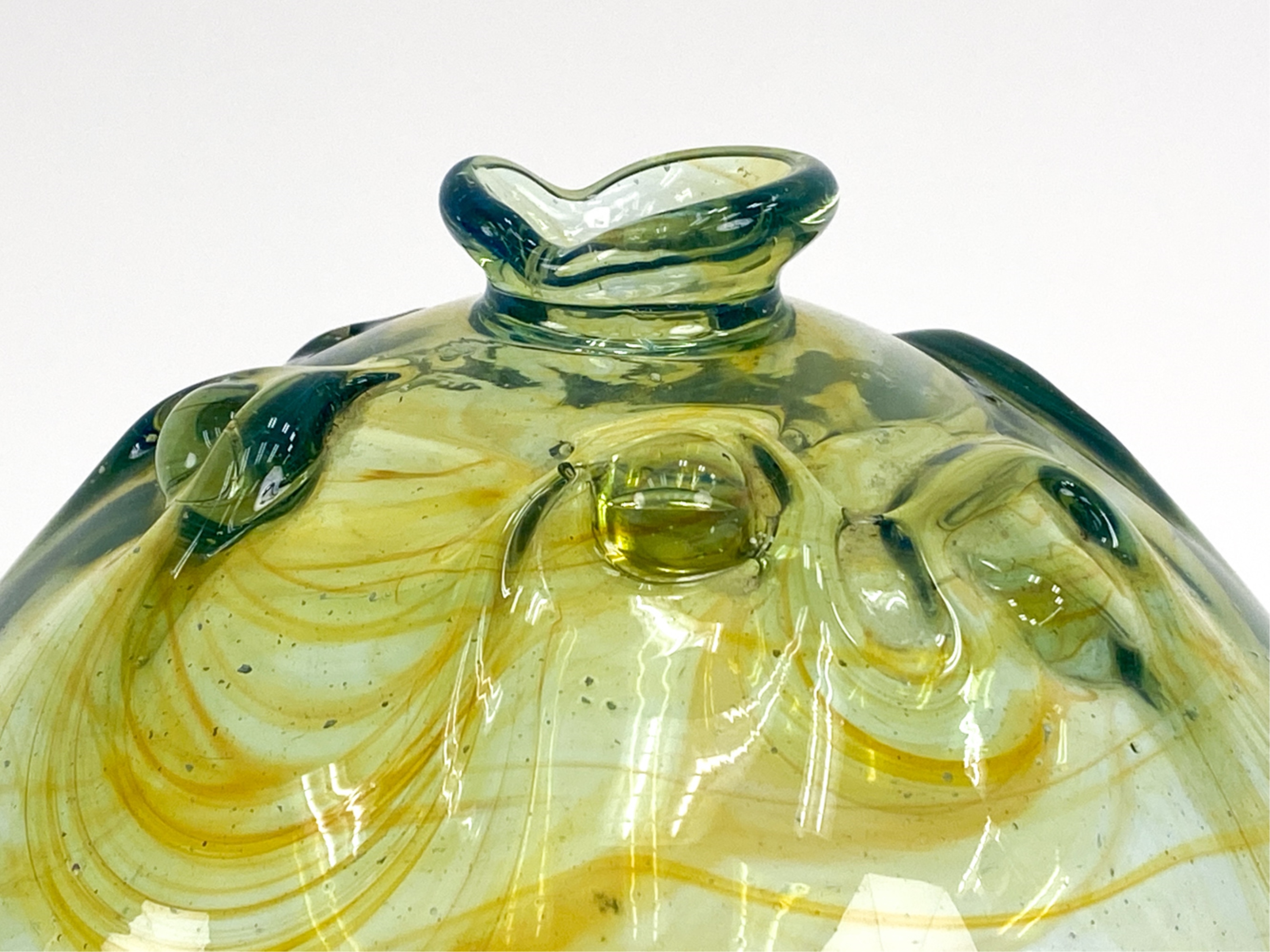 Peter Bramhall | PETER BRAMHALL IRIDESCENT ART GLASS VASE | MutualArt