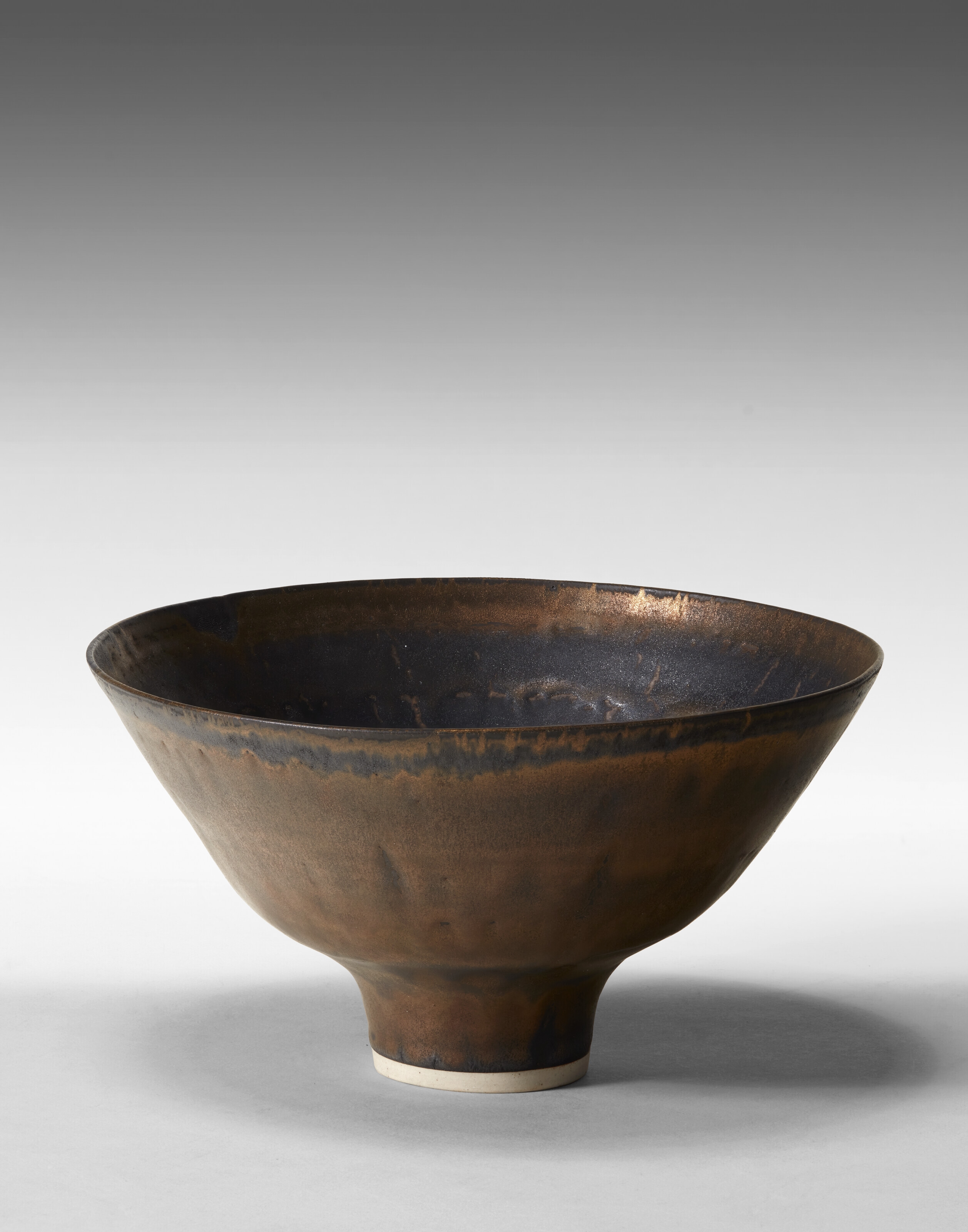 Lucie Rie | Footed bowl (Circa 1964) | MutualArt