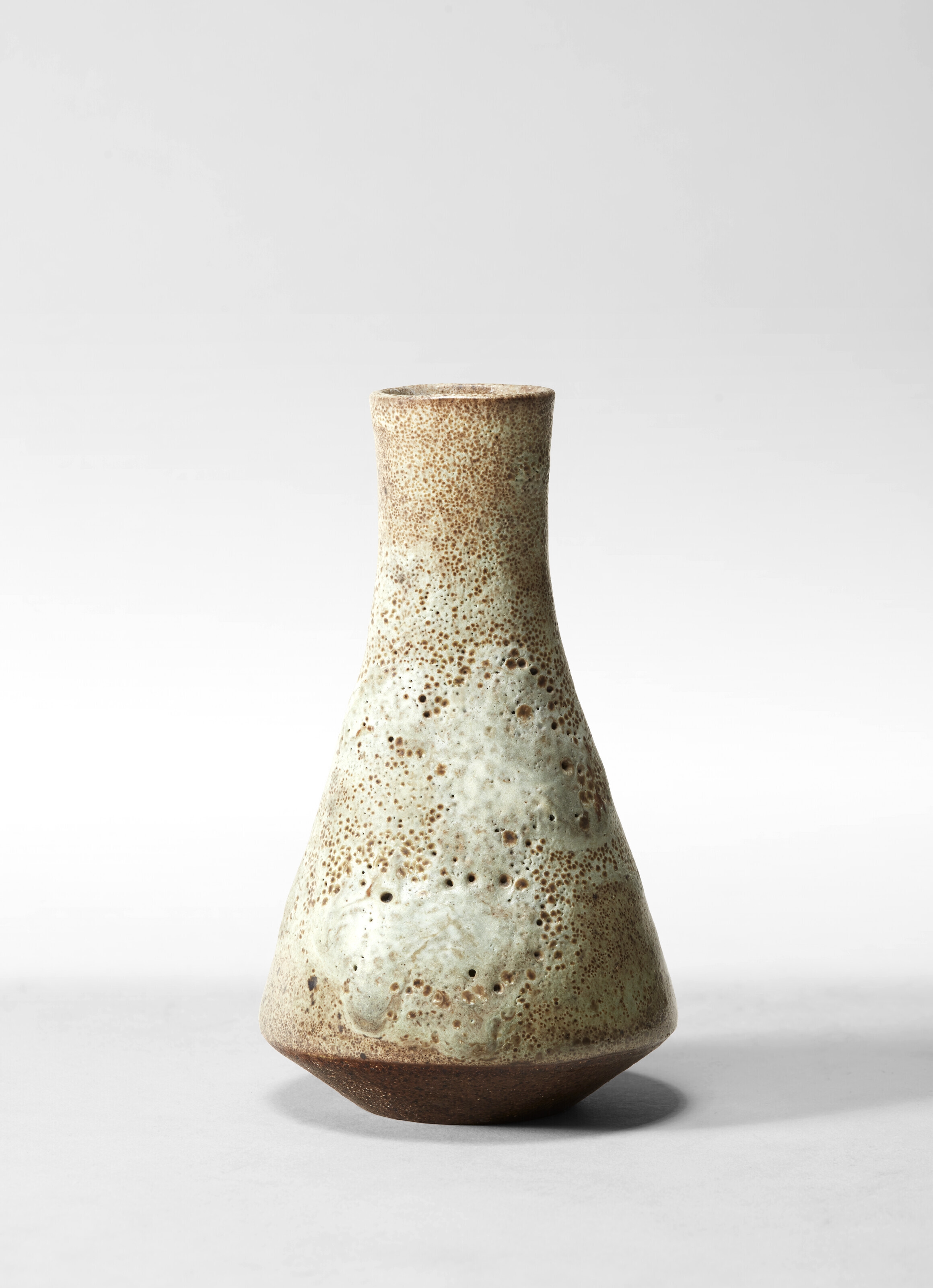 Lucie Rie | SINGLE-STEM FLOWER VASE (Circa 1962) | MutualArt