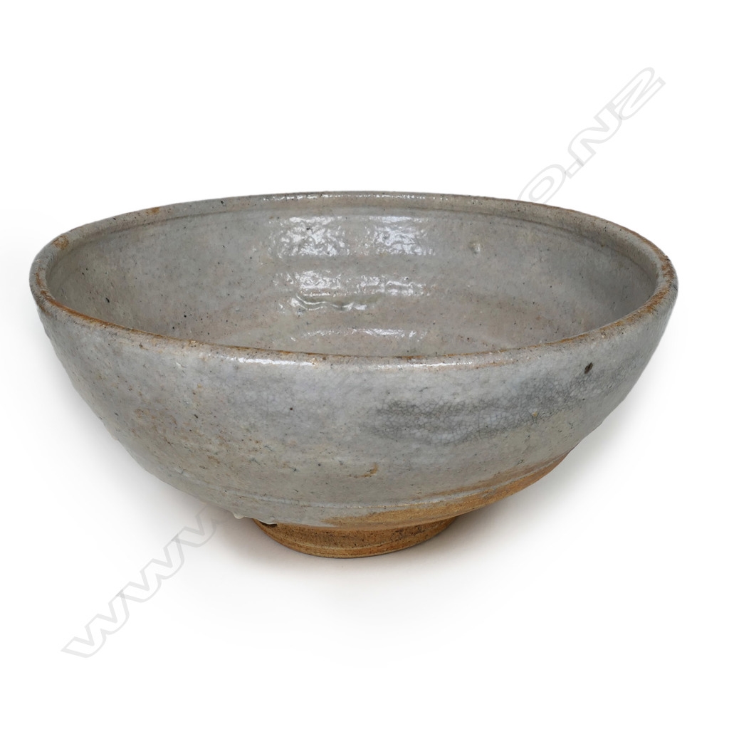 Len Castle | A Len Castle pottery bowl | MutualArt
