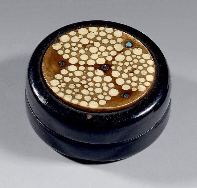 Clément Mère | Small circular box in bakelite (1910 - 1920) | MutualArt