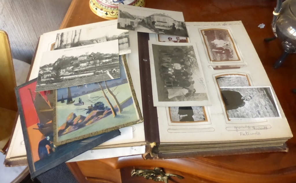 Cartes Postales | Album de photos avec quelques cartes postales | MutualArt