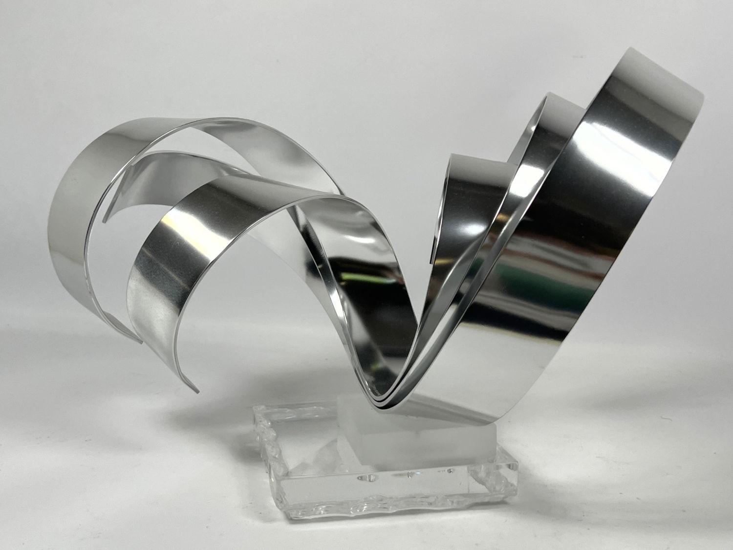 Dan Murphy | Ribbon Sculpture (1997) | MutualArt