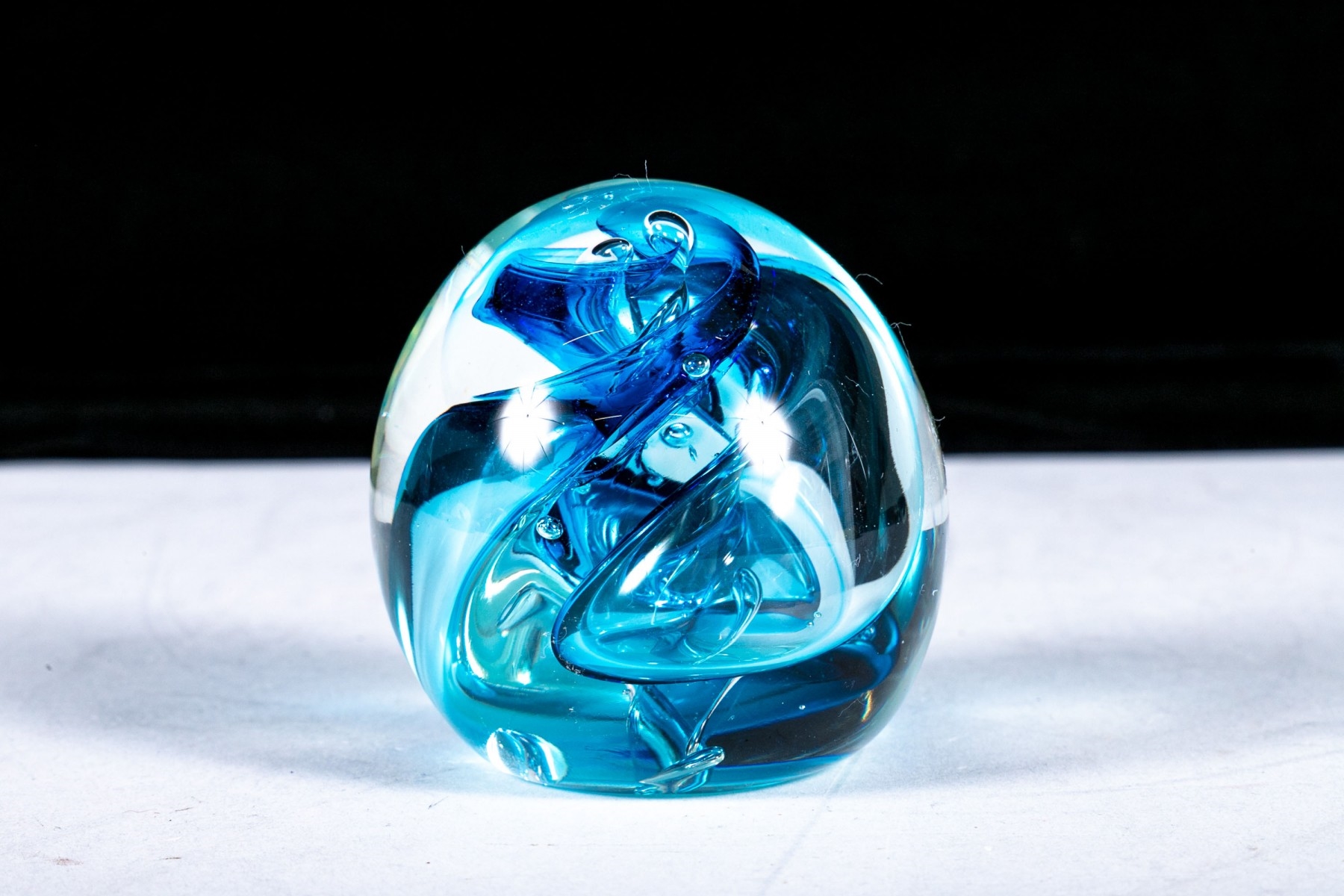 Jim Karg | Paperweight in stout egg shape, displaying beautifully ...