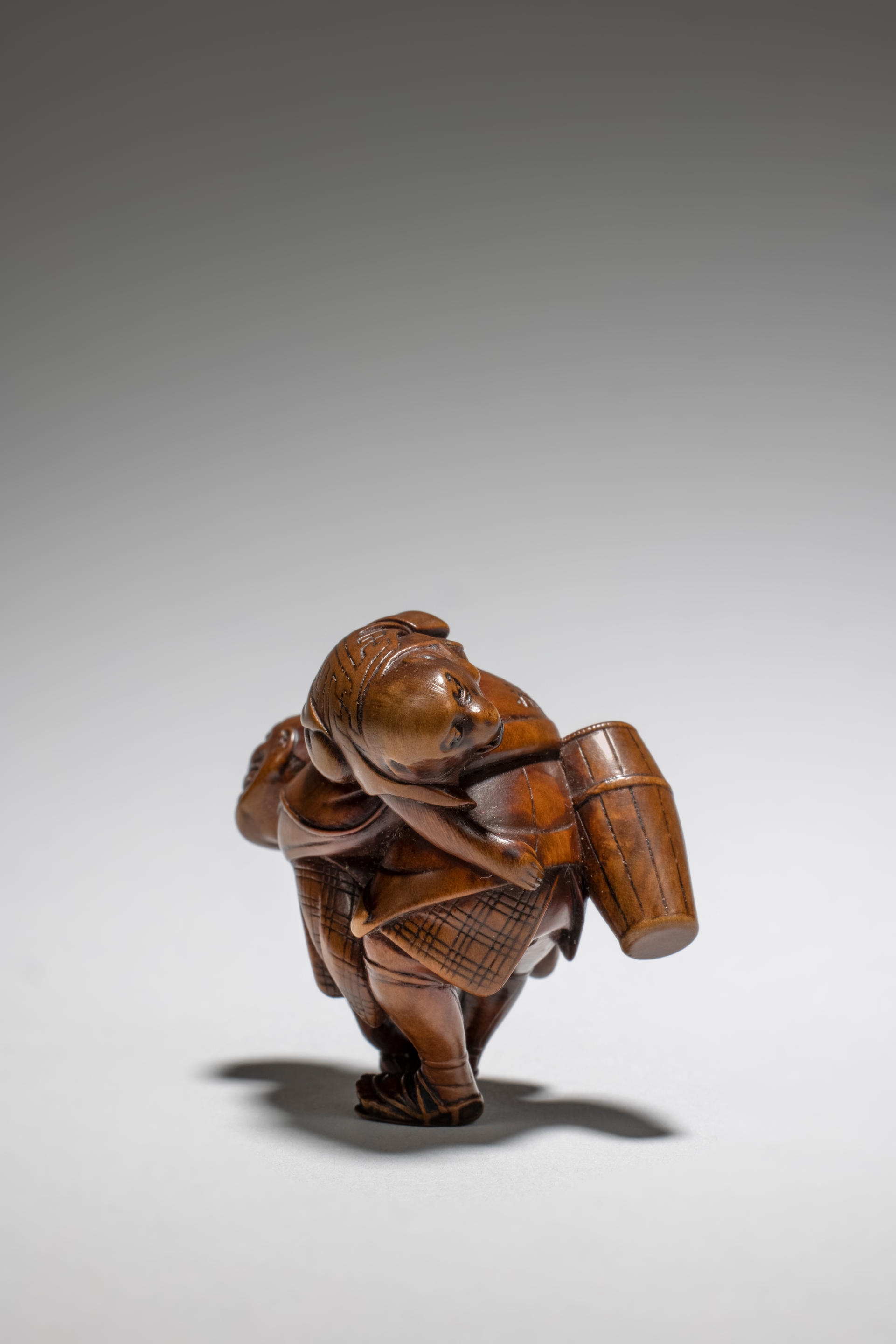 Matsushita Otoman | NETSUKE EN BOIS REPRÉSENTANT UN SARUMAWASHI (19th ...
