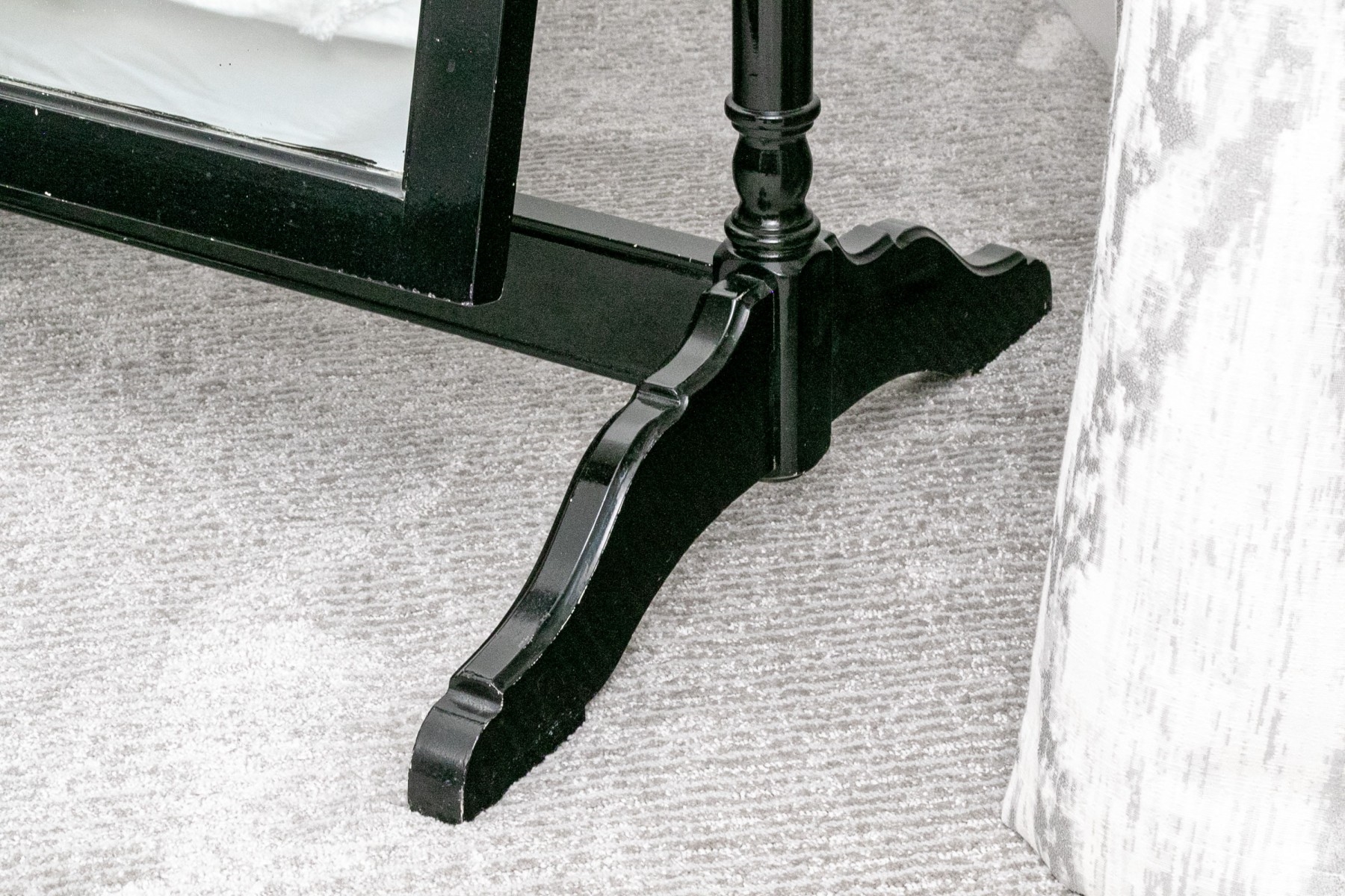 Ethan Allen | Ethan Allen Mirror On Stand | MutualArt