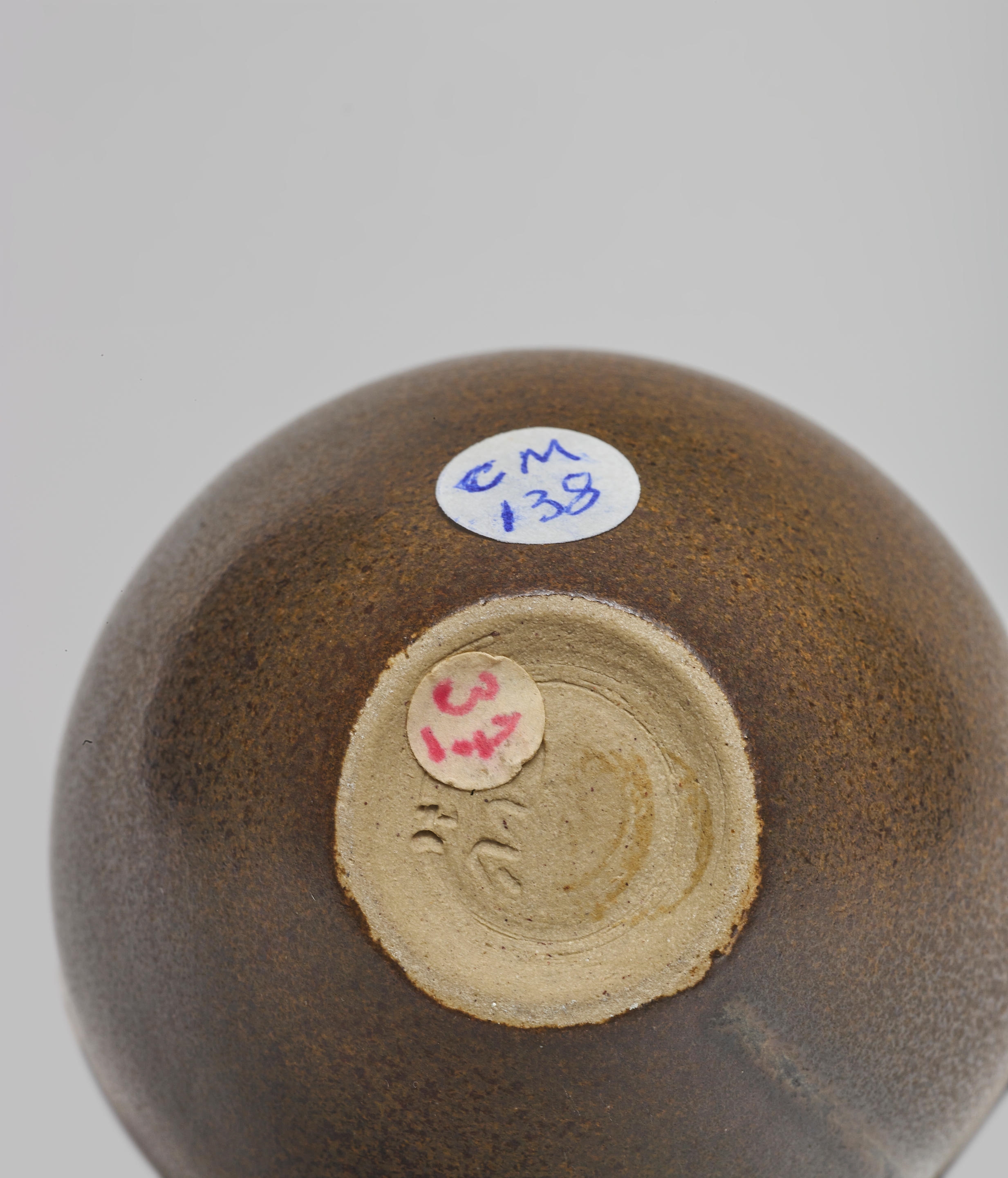 Cristina Merchán | Vase-bouteille ovoïde (1976) | MutualArt