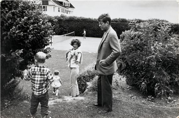 Mark Shaw | John F. Kennedy, Jackie, and Caroline at the Kennedy Family ...