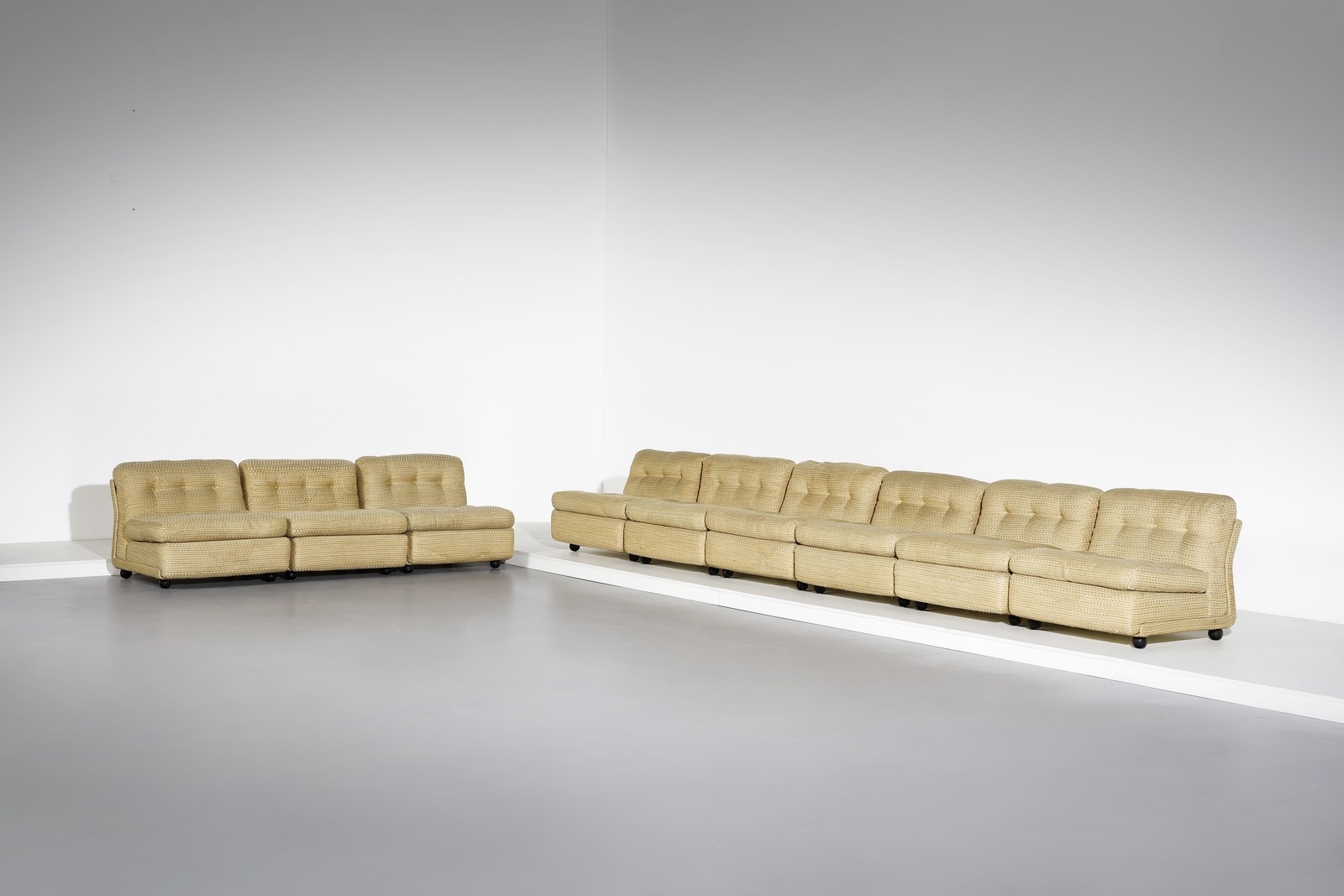 Mario Bellini | Nine Amanta armchairs for C&B Italia (1973) | MutualArt