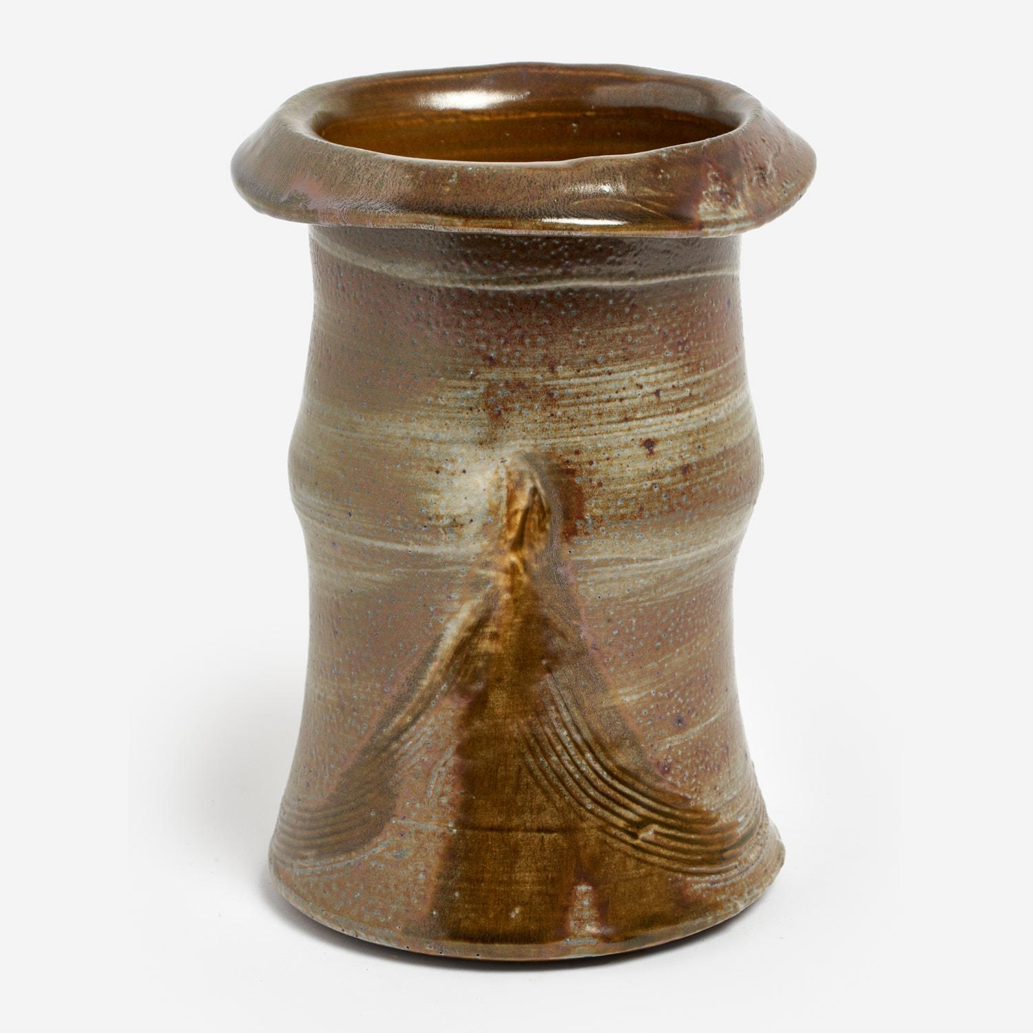 MutualArt.com - The Web's Largest Art Information Service.