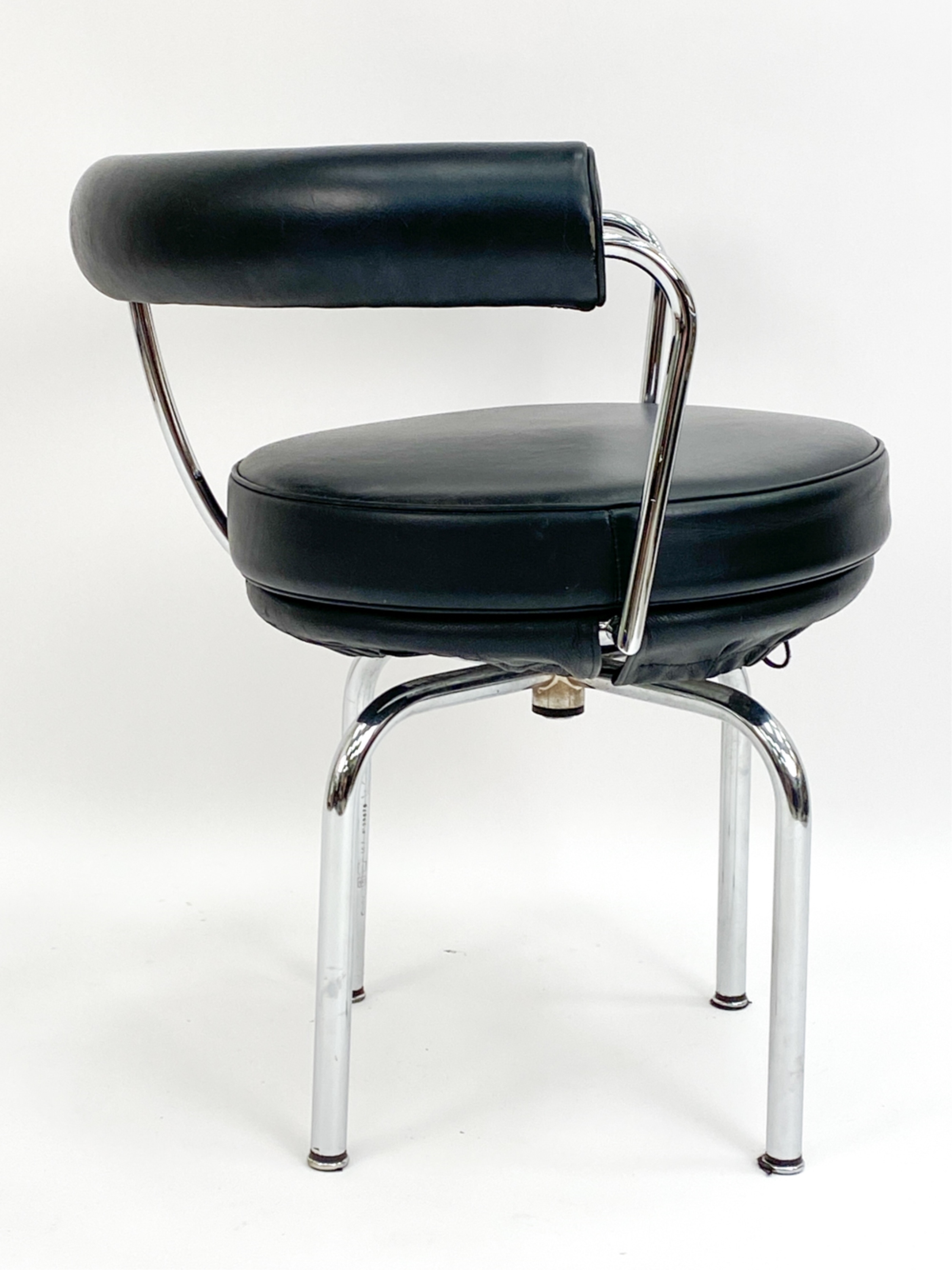 Le Corbusier | LC7 Swivel Chair | MutualArt