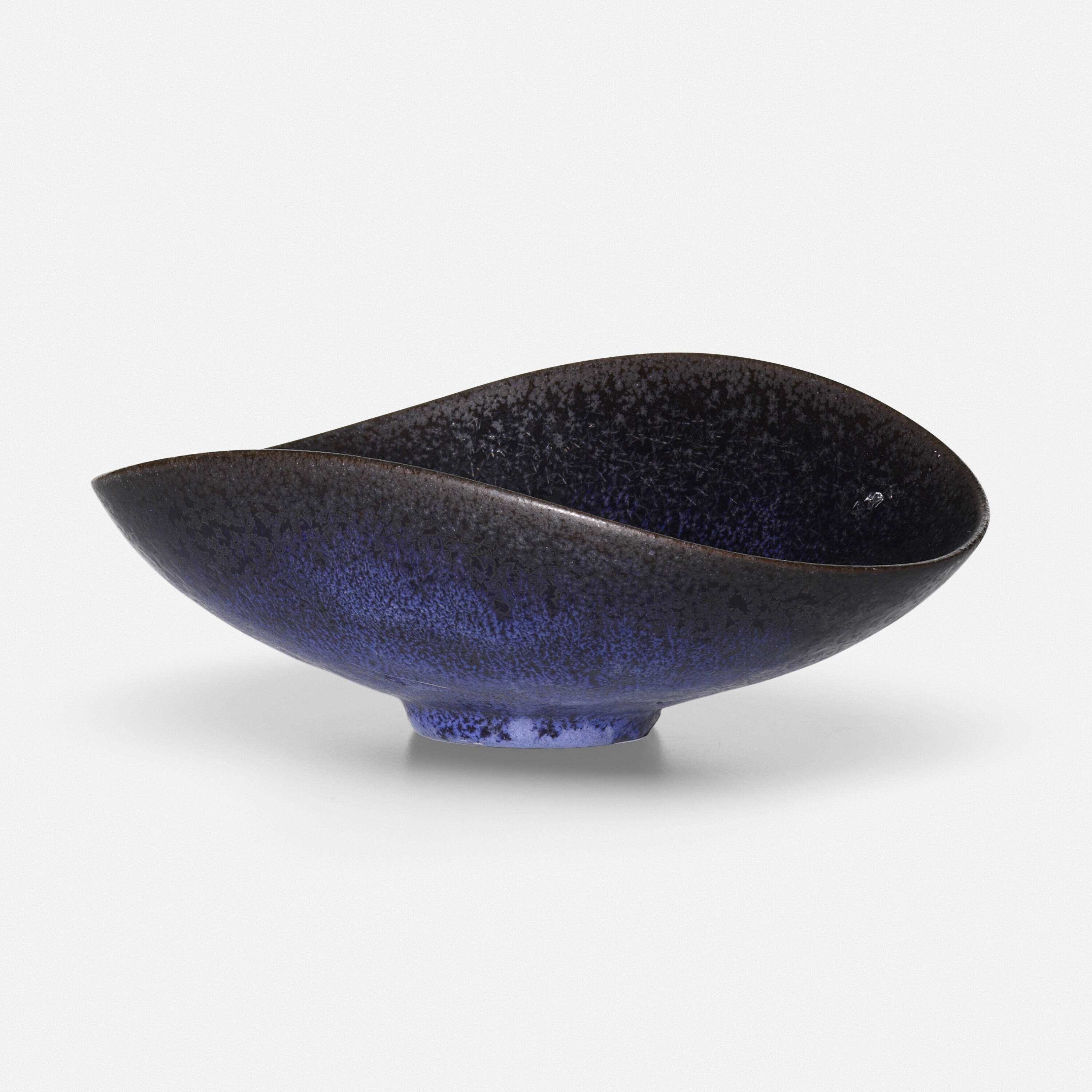 Otto & Gertrud Natzler | Folded bowl (1958) | MutualArt