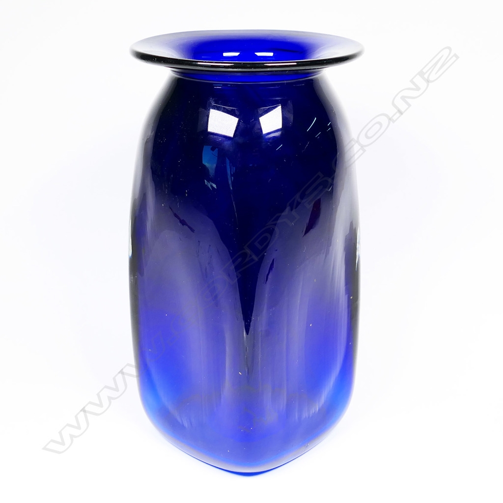 Garry Nash | Garry Nash blue glass vase | MutualArt