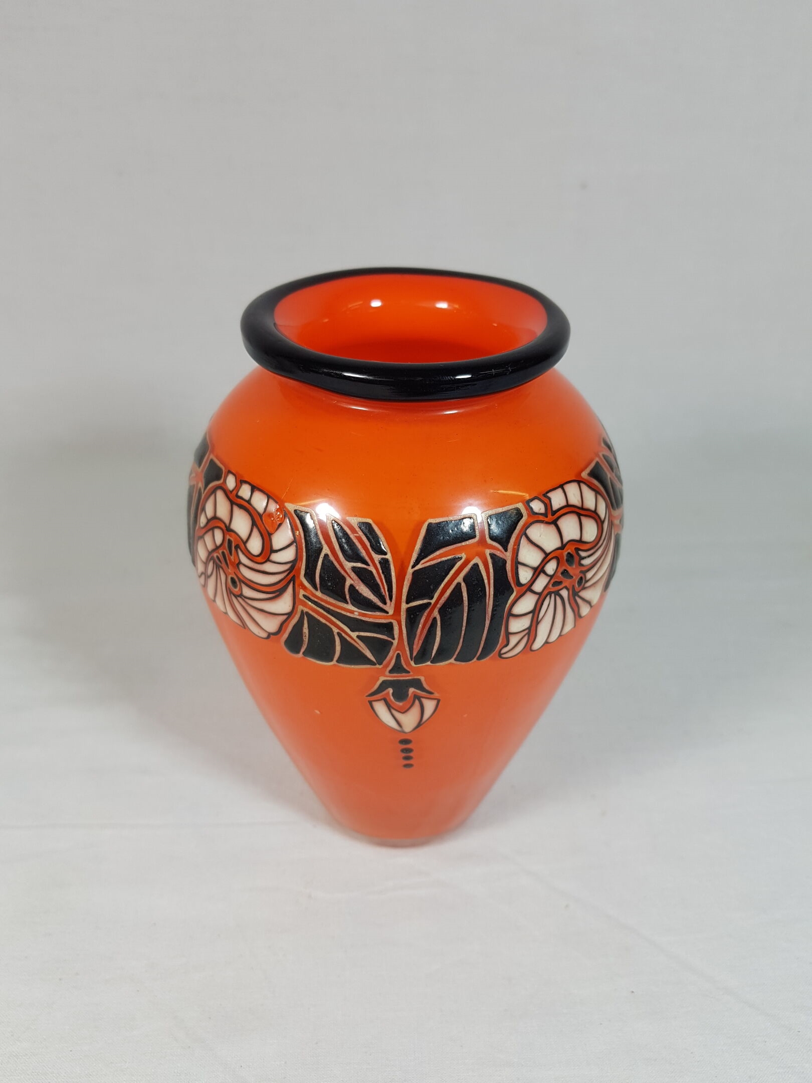 André Delatte | Petit vase en verre à décor floral stylisé sur fond ...