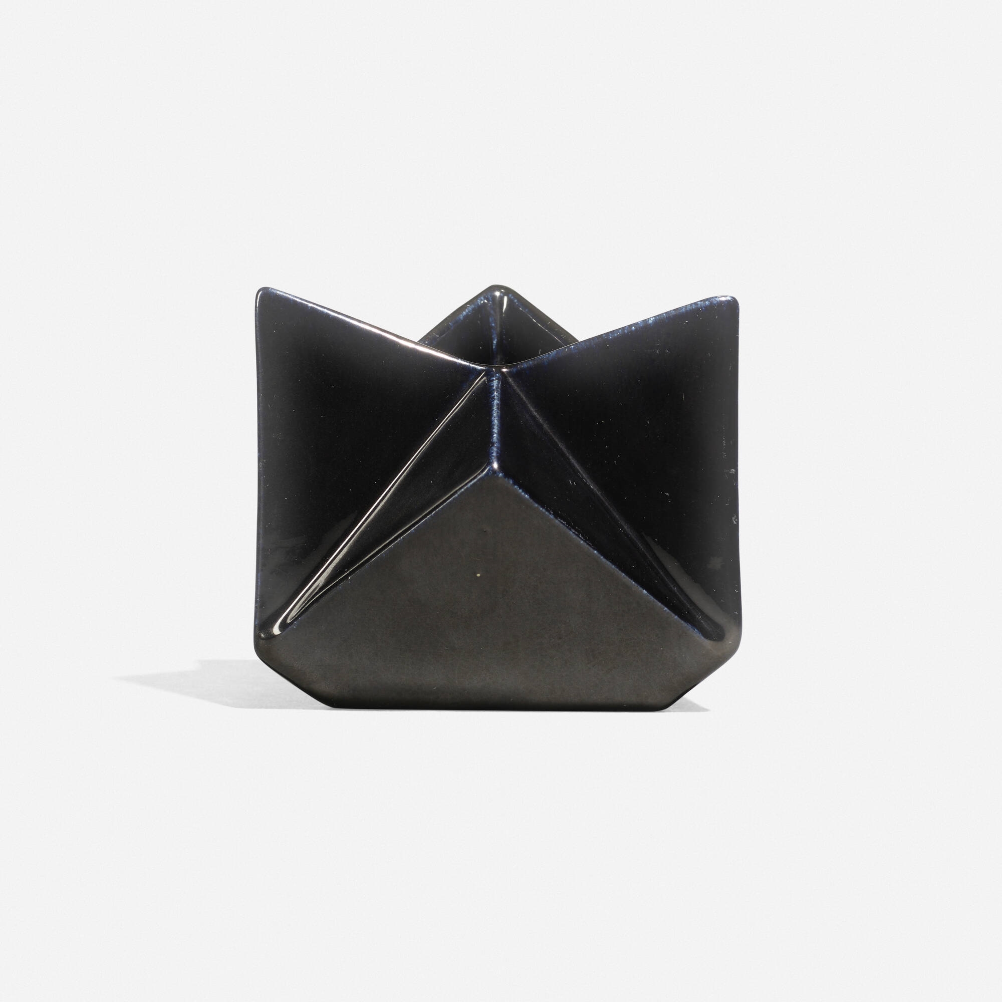 Reuben Haley | Ruba Rombic vase, model 312-5 (Circa 1928) | MutualArt