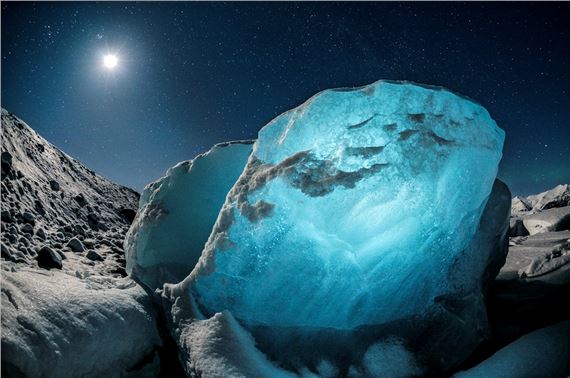 James Balog: Photographs from... | Exhibitions | MutualArt