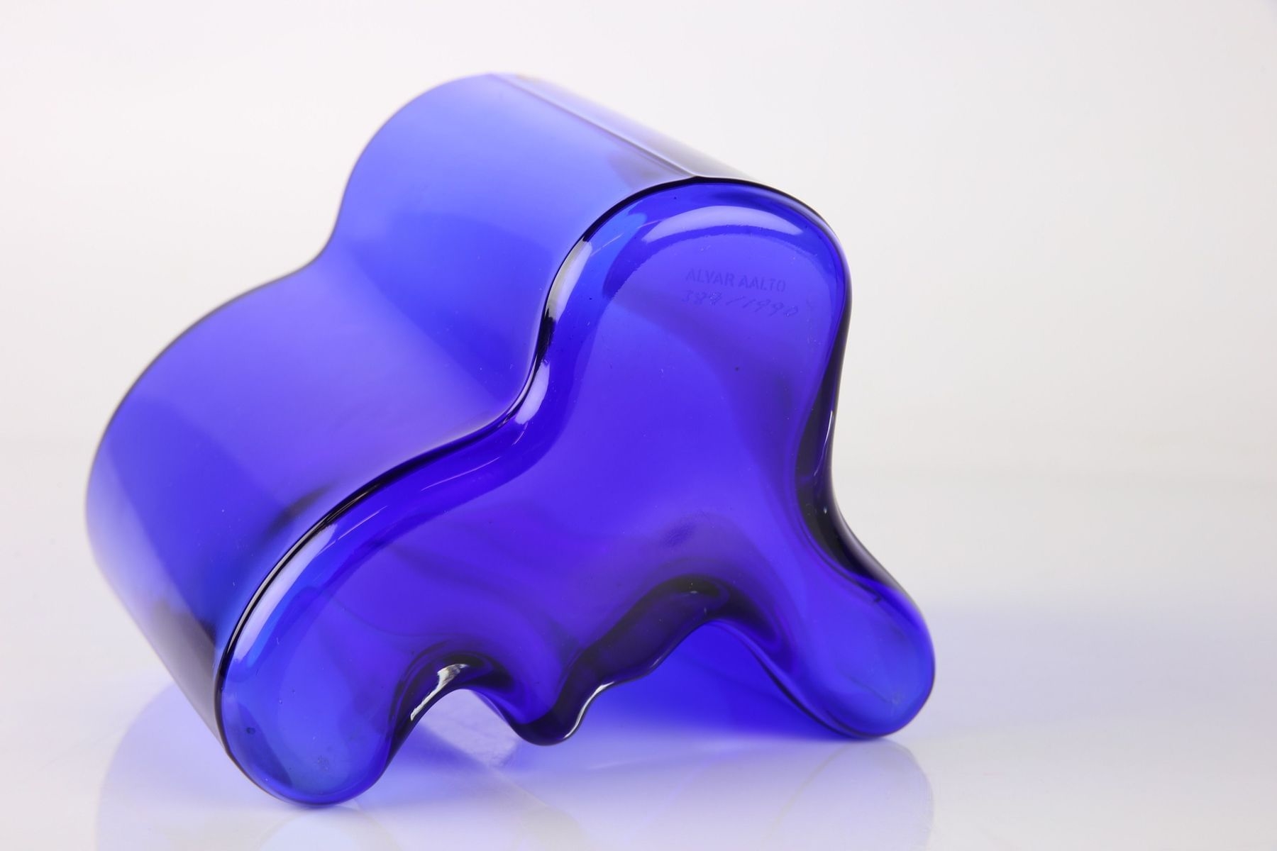 Alvar Aalto | ALVAR AALTO, vas, Savoy, Iittala (1990) | MutualArt