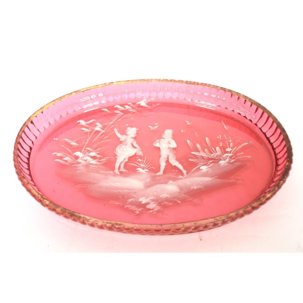 Mary Gregory | An Antique Cranberry glass Mary Gregory plate. H 20cm ...