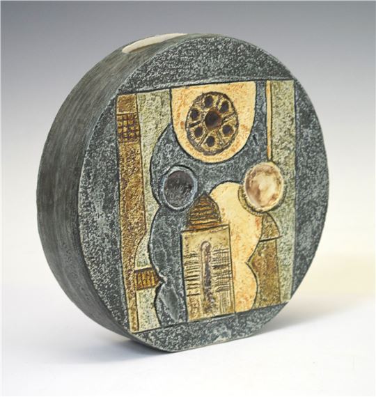 Troika Pottery | Troika Pottery wheel vase | MutualArt