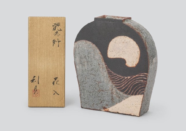 Toshisada Wakao | Nezumi-shino vase | MutualArt