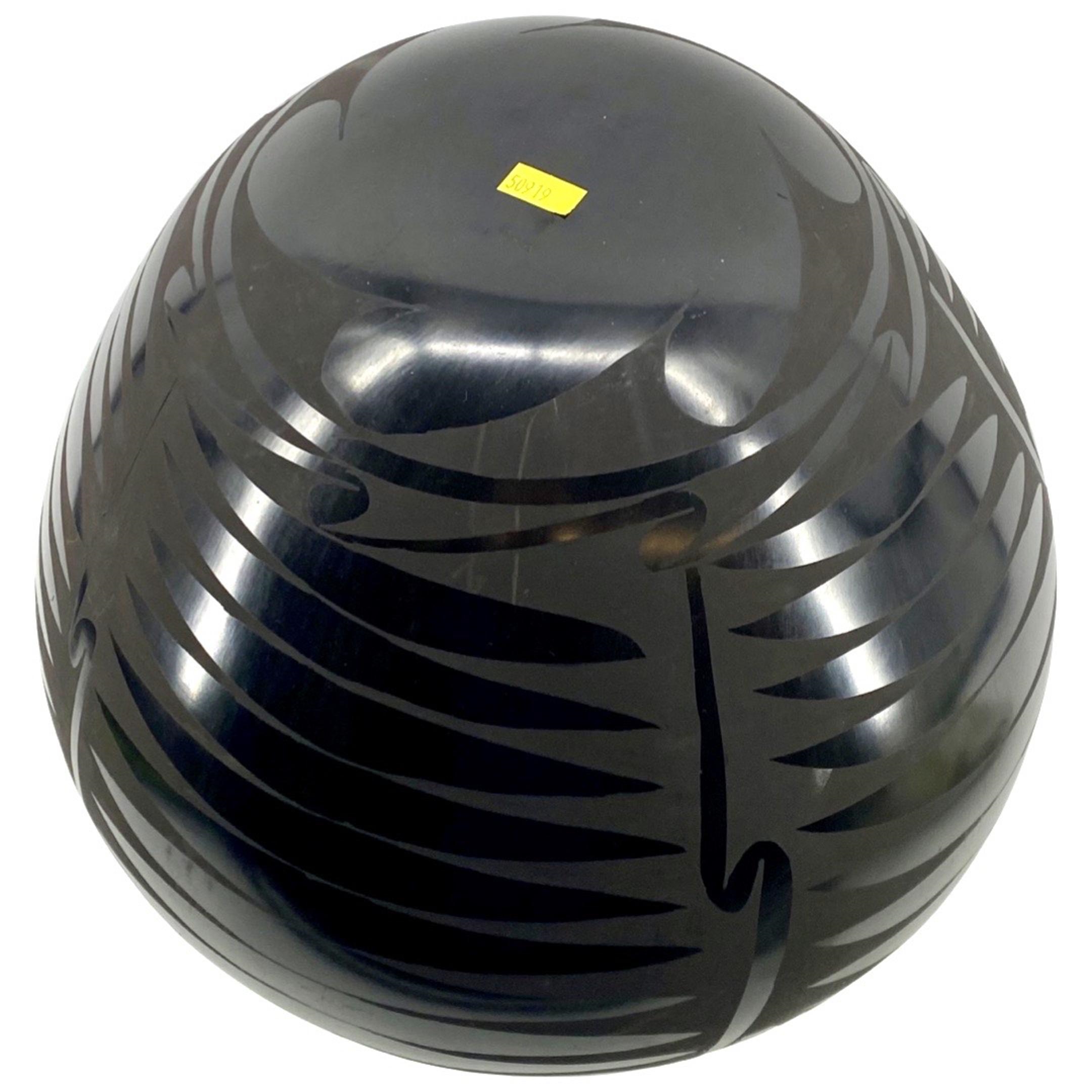 Tomas Ozuna | Vase | MutualArt