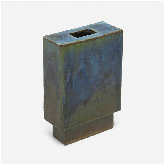 Otto Natzler | A hand-built ceramic bud vase/sculpture (1977) | MutualArt