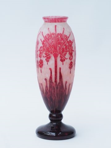 Charles Schneider | Vase de forme ovoïde sur piédouche | MutualArt