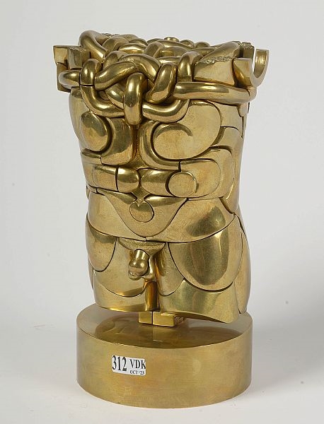 Miguel Ortiz Berrocal | Goliath sculpture-puzzle en laiton reposant sur ...