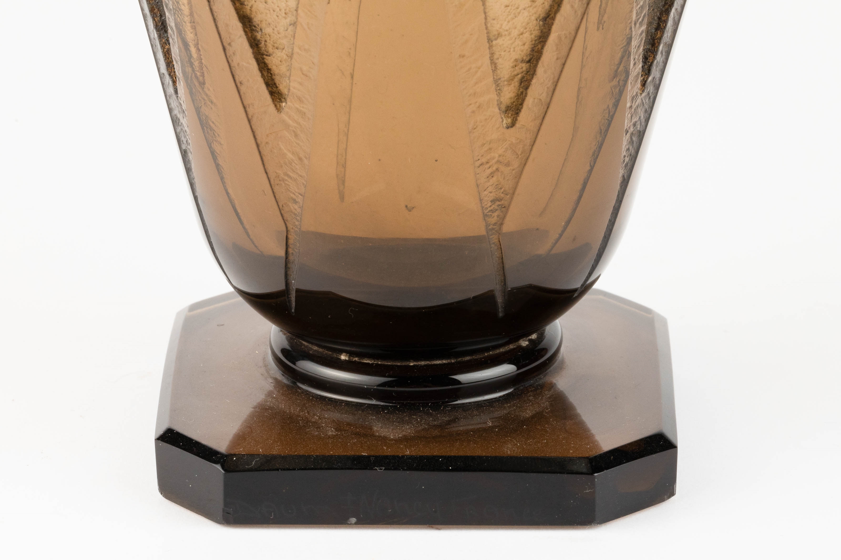 Daum Frères | DAUM NANCY (1935) | MutualArt