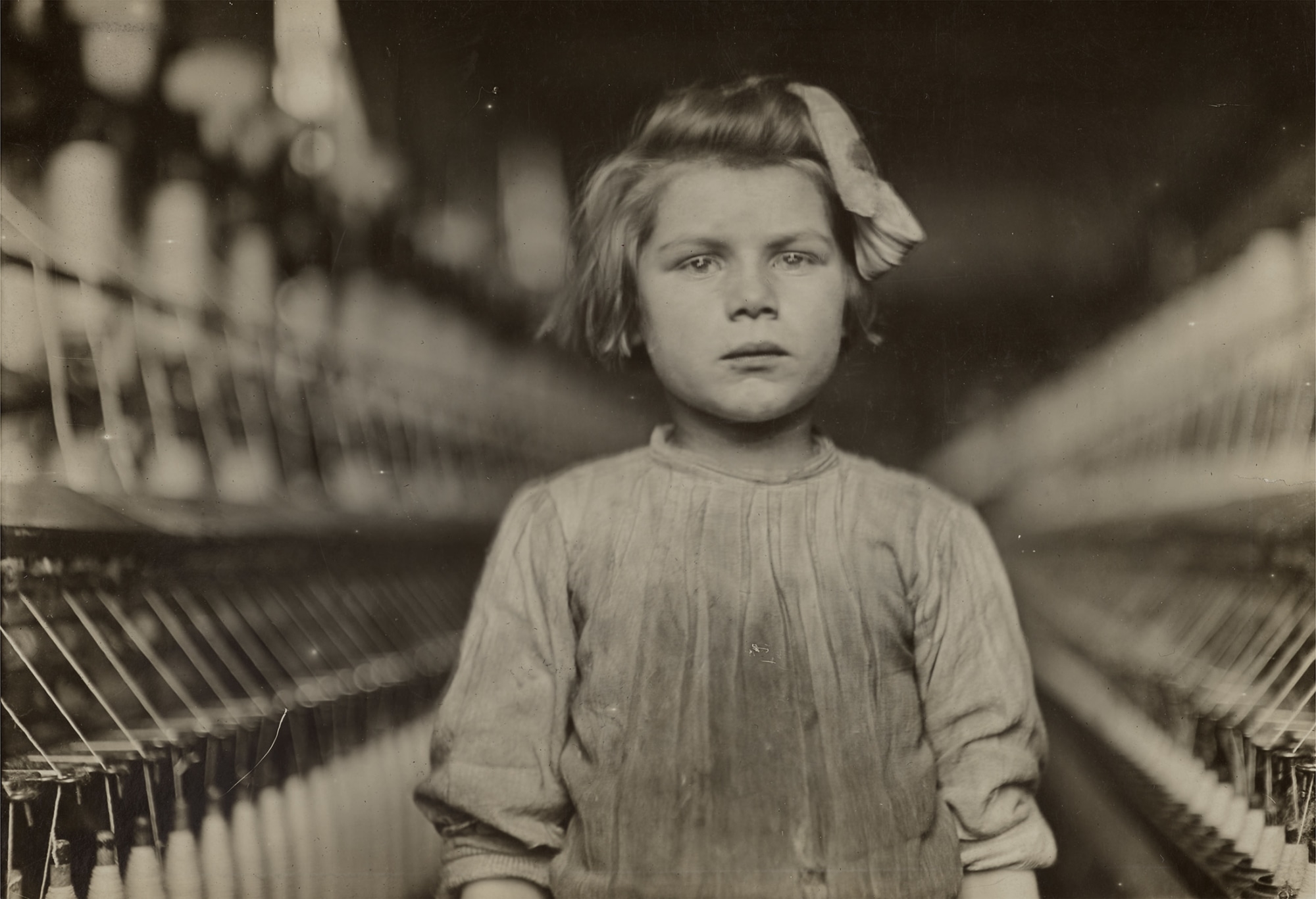 Lewis Hine | A little spinner in Globe Cotton Mill, Augusta, Ga (1909 ...