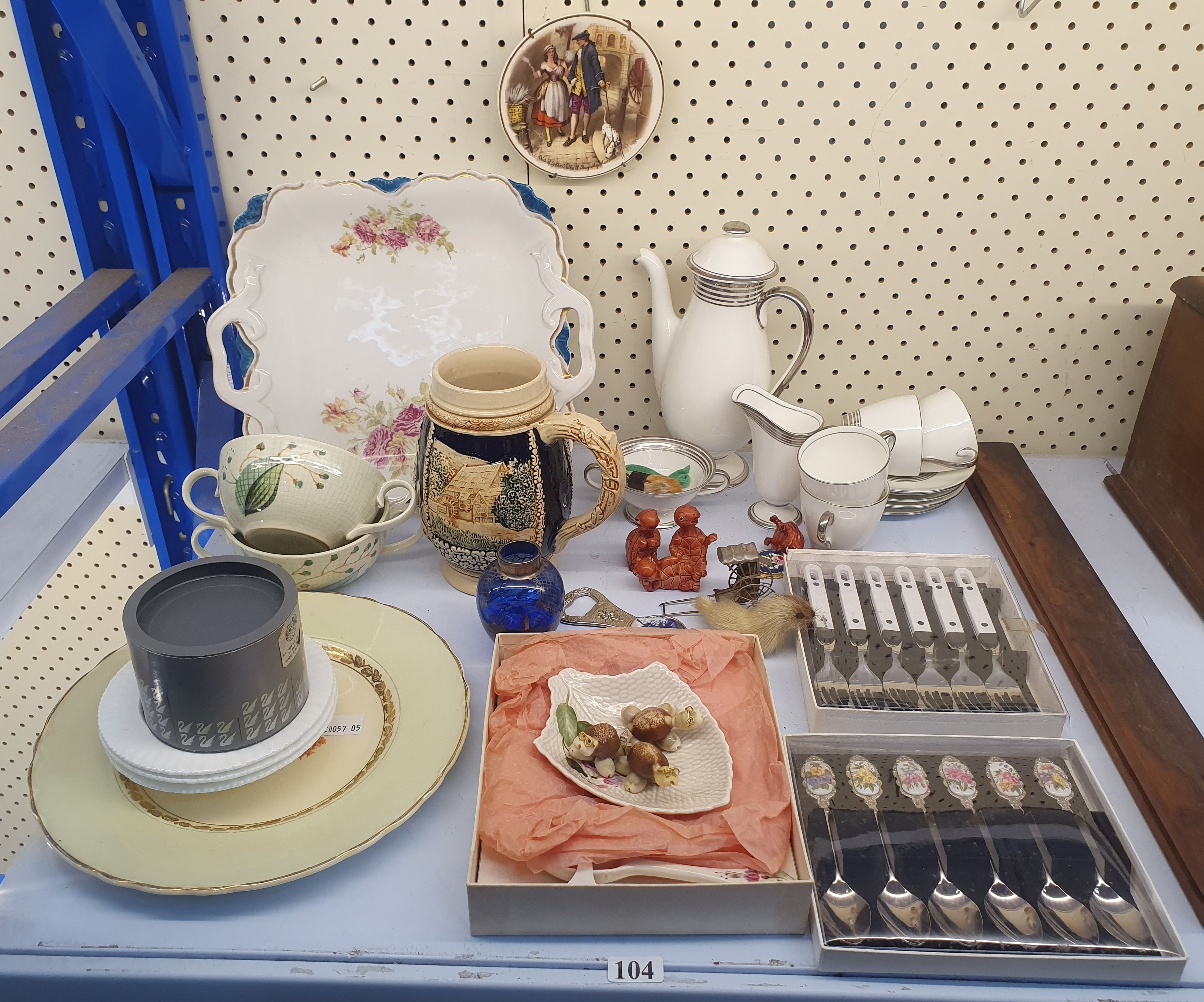 Royal Doulton | A GROUP OF SUNDRY ITEMS | MutualArt