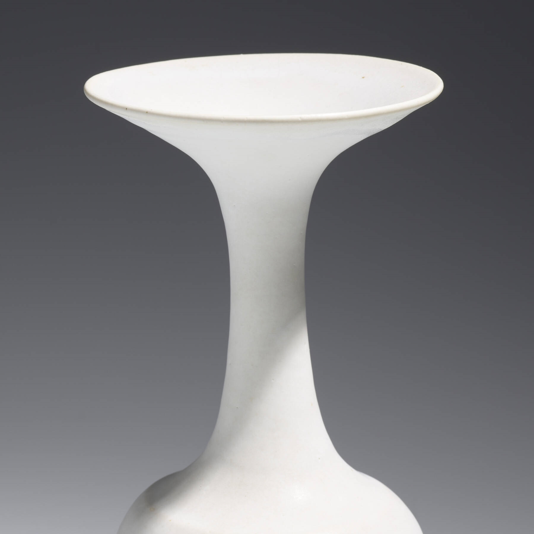 Lucie Rie | Bottle with flaring lip (Circa 1980) | MutualArt