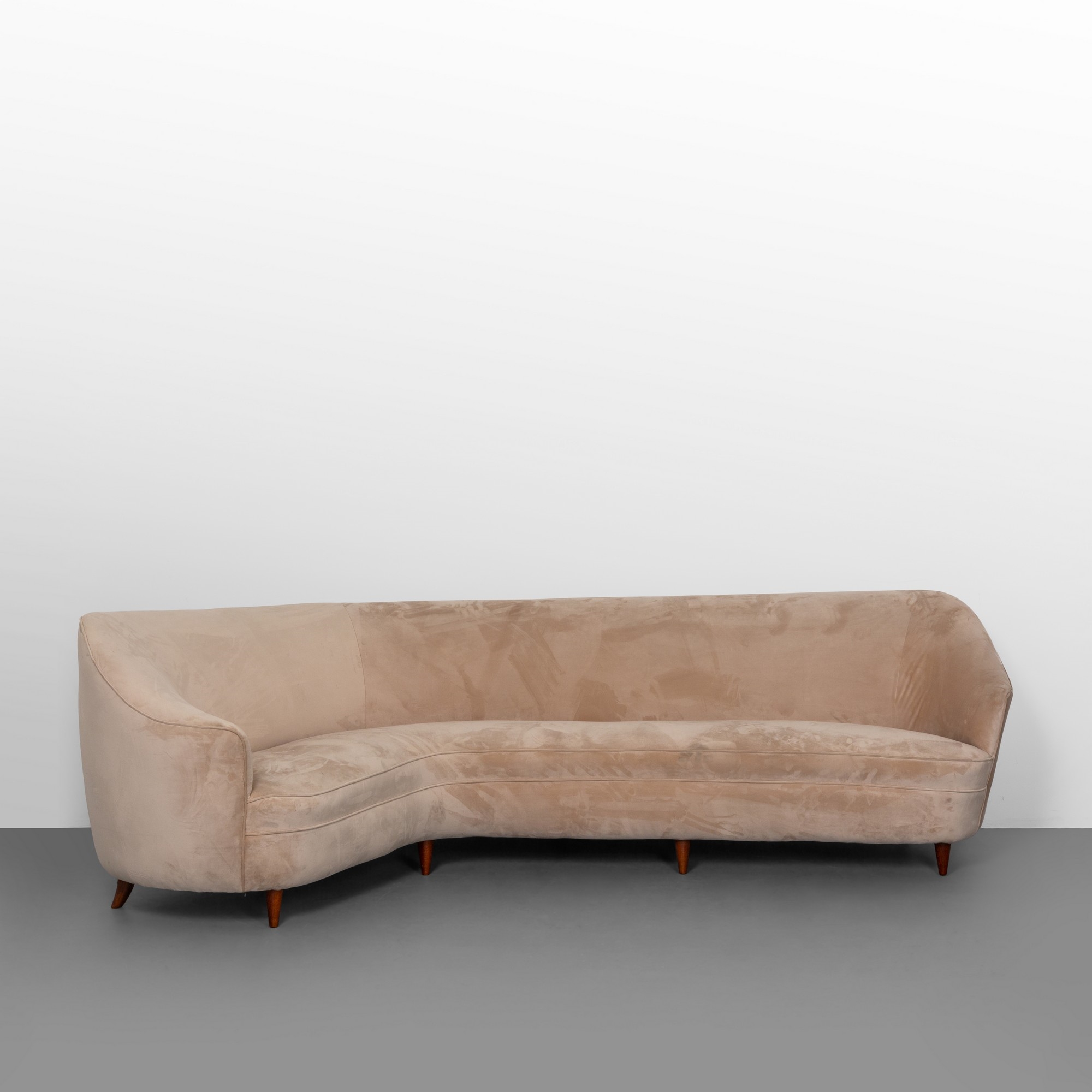Gio Ponti | Un divano, realizzato in origine da Cassina per gli arredi ...