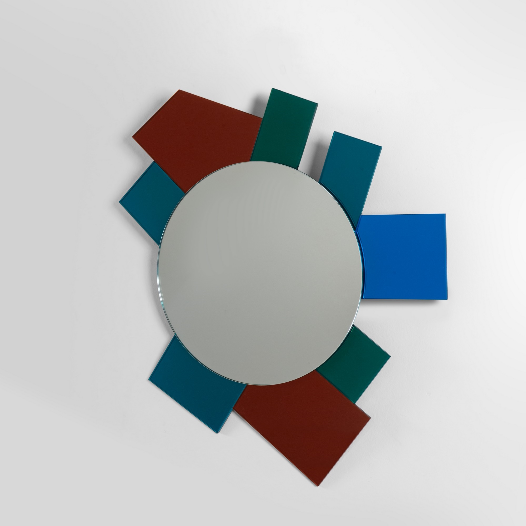 Ettore Sottsass | Uno specchio da parete della collezione 'Gli specchi ...