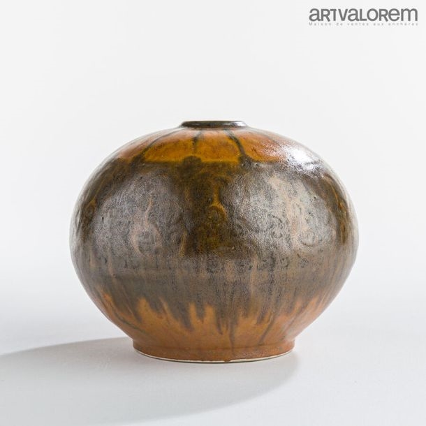 Émile Diffloth | Ball vase | MutualArt