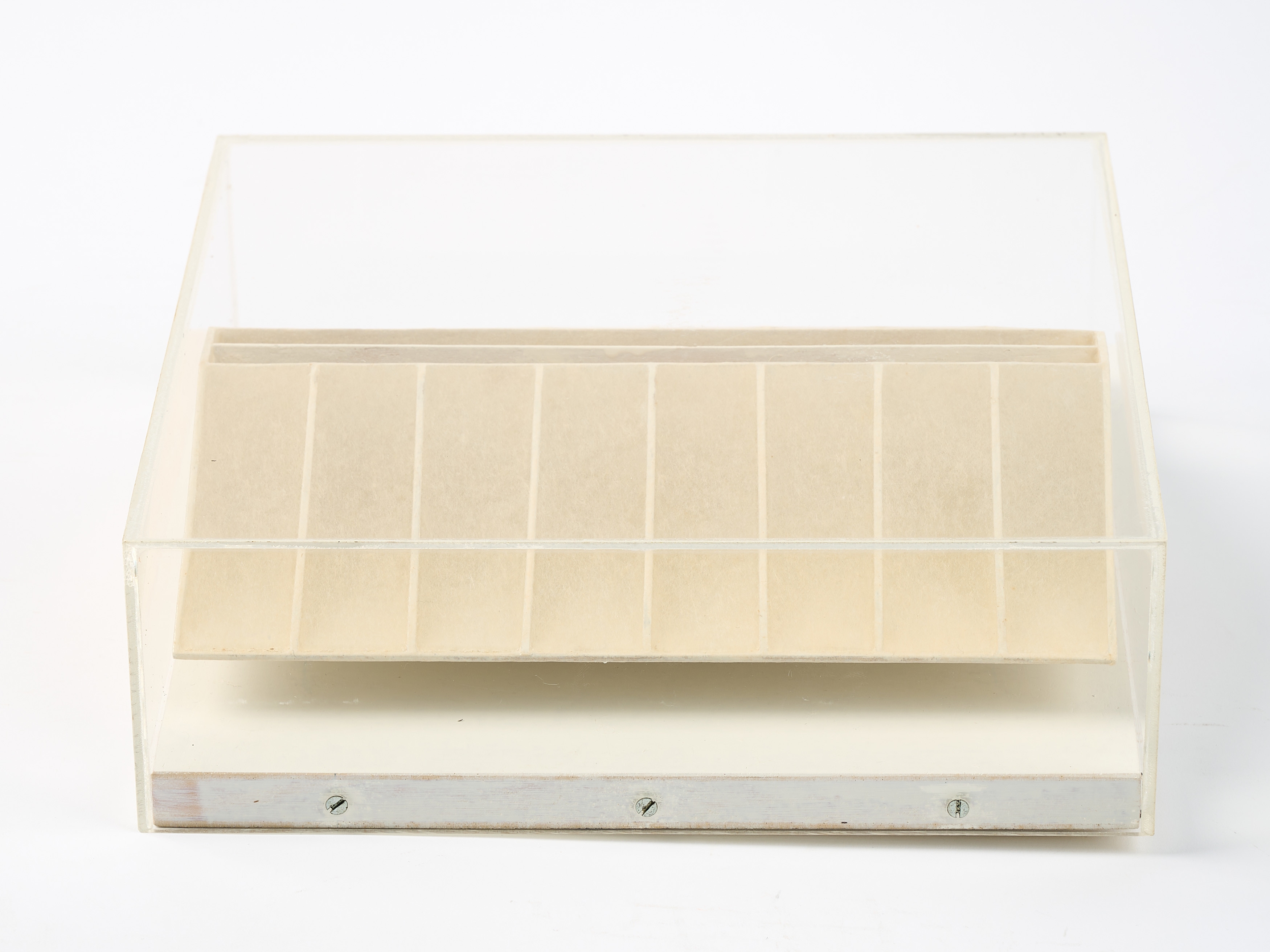 Ulrich Behl | Schauobjekt mit Vertikalstruktoren. (1991) | MutualArt