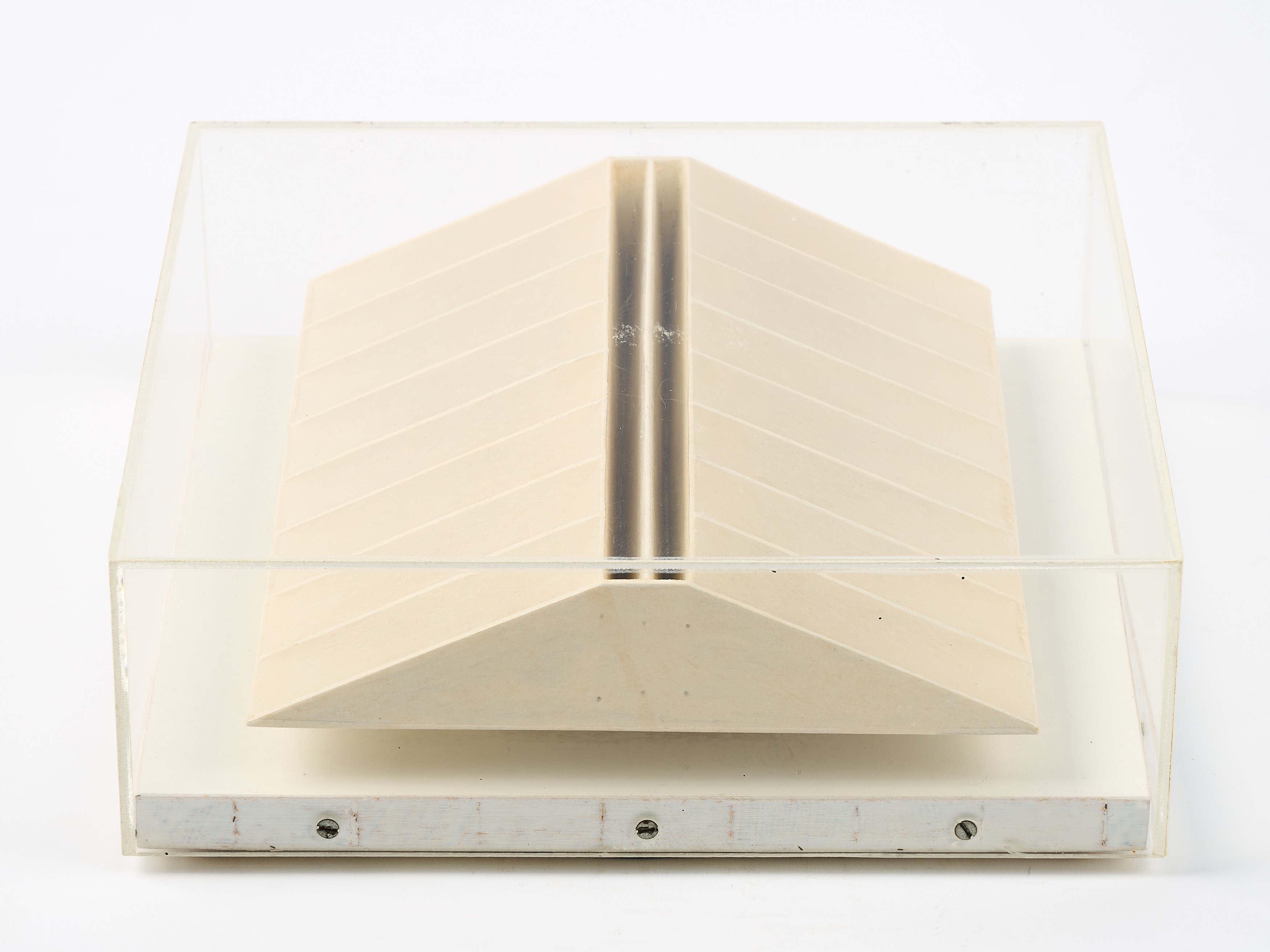 Ulrich Behl | Schauobjekt mit Vertikalstruktoren. (1991) | MutualArt