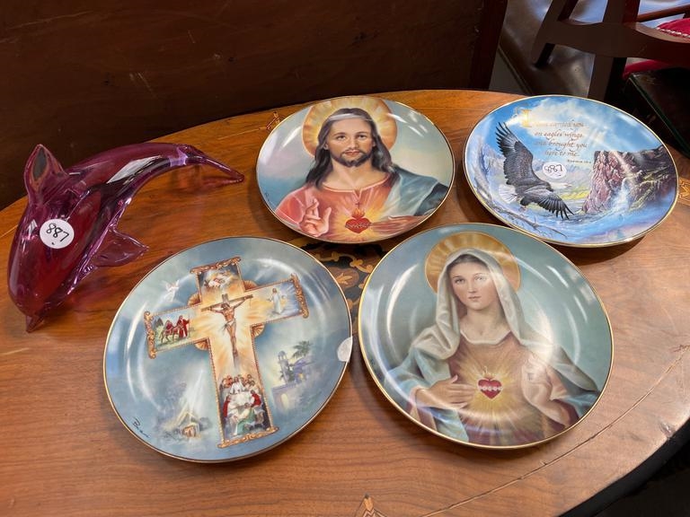 Franklin Mint | 4 FRANKLIN MINT DISPLAY PLATES & GLASS DOLPHIN | MutualArt