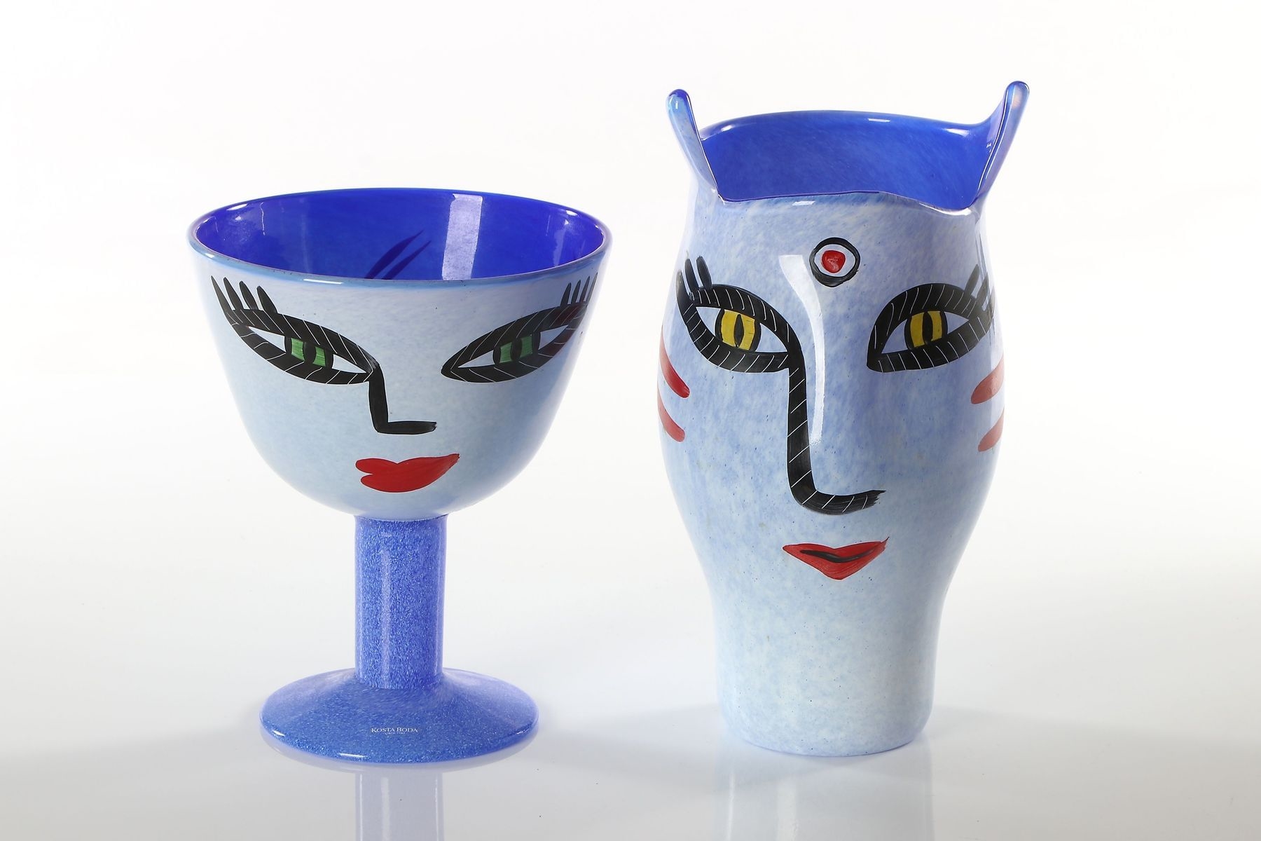 Ulrica Hydman-Vallien | ULRICA HYDMAN-VALLIEN, VAS SAMT SKÅL PÅ FOT ...