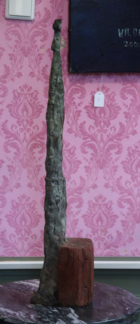 Maya Wildevuur | Een geabstraheerd figuur | MutualArt